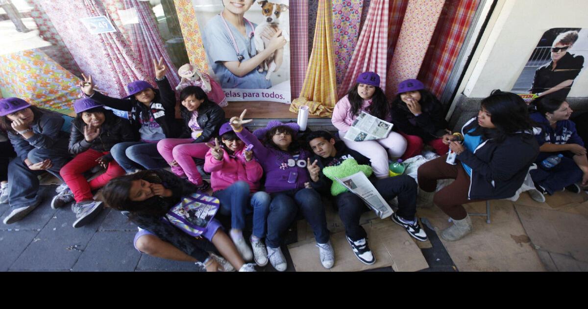 Justin Bieber fans camp out in Mexico City to get spots for free concert