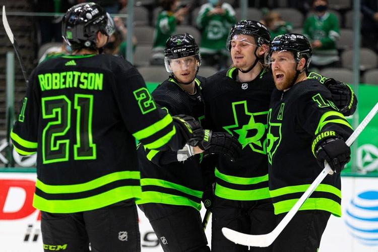 Stars use 4-goal second period to dominate Blue Jackets, 5-1