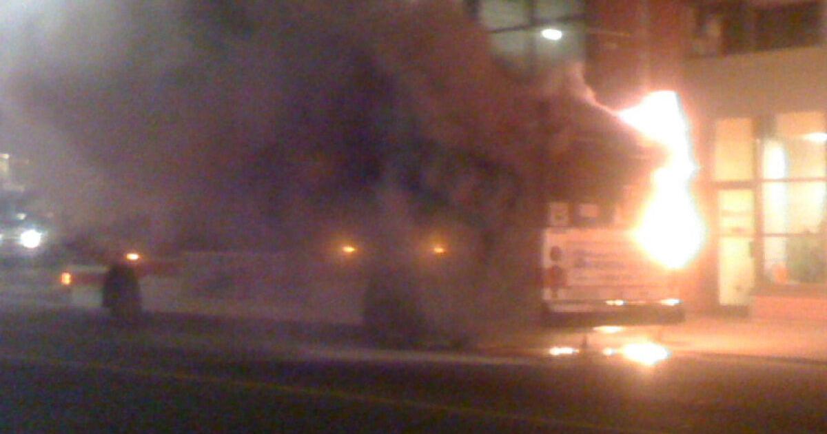 Flaming TTC bus: Quick-thinking driver gets passengers safely off bus Flaming TTC bus: Quick-thinking driver gets passengers safely off bus