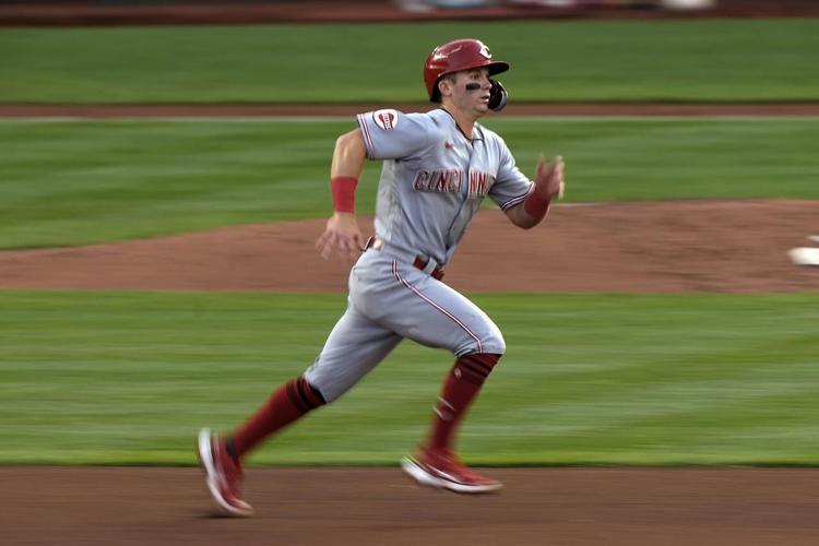 Reds homer 3 times in fifth, roll to 7-4 win and sweep of Royals