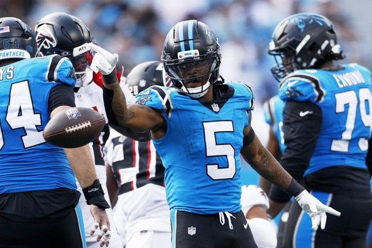 Dolphins look to forge ahead without Tyreek Hill, beginning Sunday ...