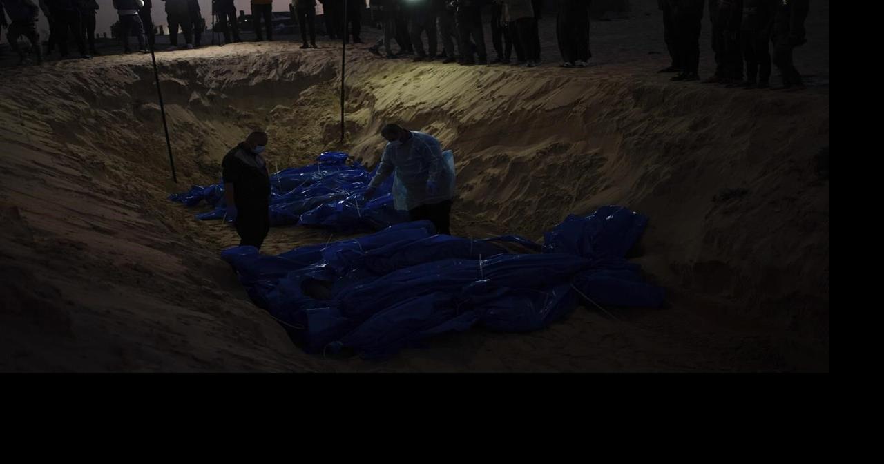 On foot and by donkey cart, thousands flee widening Israeli assault in ...