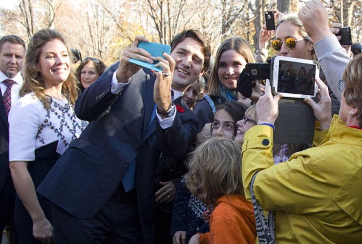 Justin Trudeau’s swearing-in had less kissing, more selfies than his ...