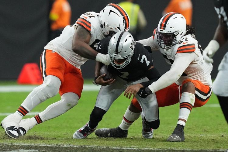Geno Smith's frustration boils over with obscene gesture toward fed-up ...