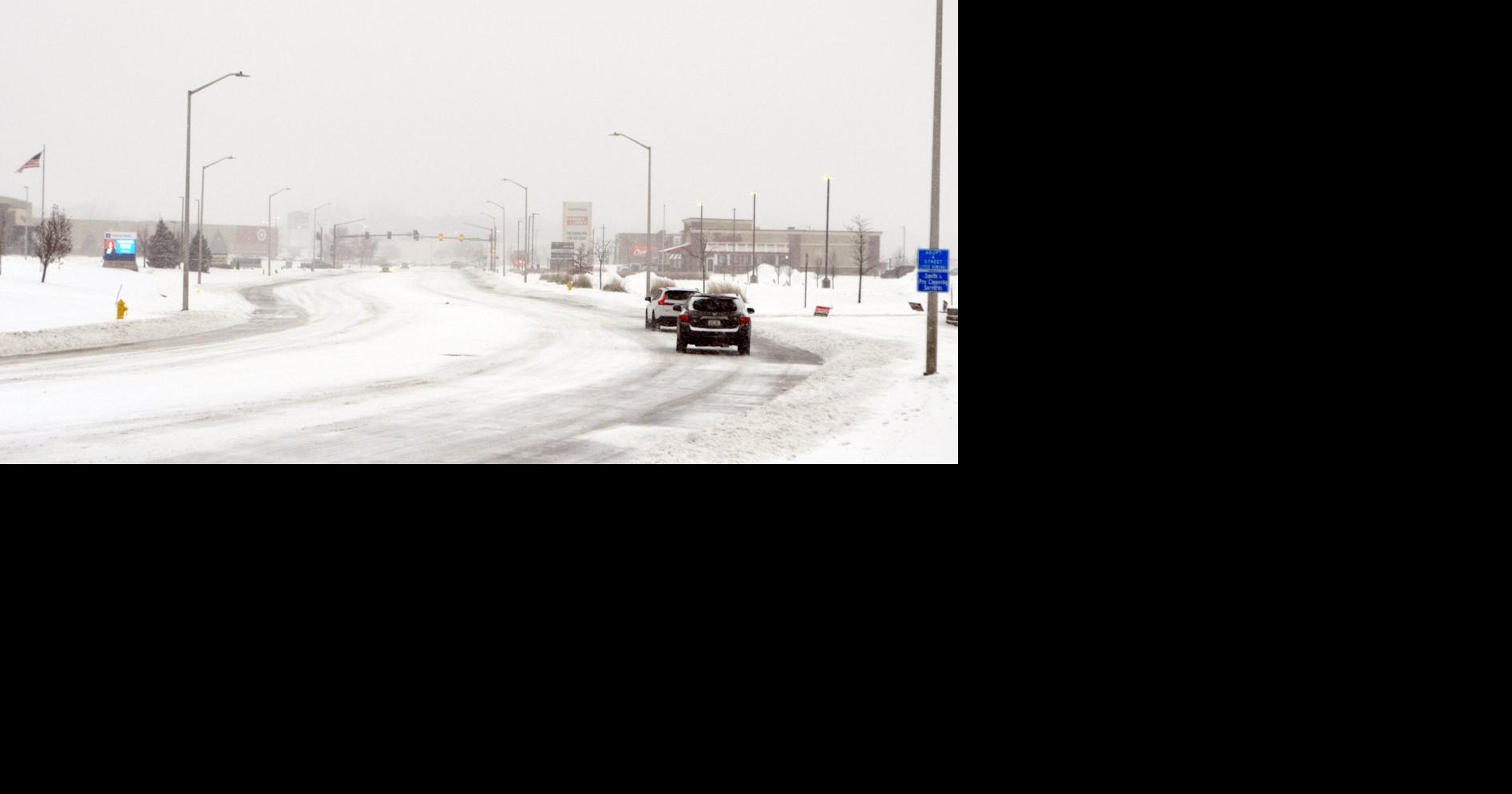 Hundreds of flights canceled in Chicago after winter storm