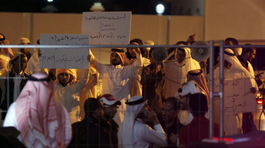 Kim Kardashian brings out fans — and protesters — in Bahrain