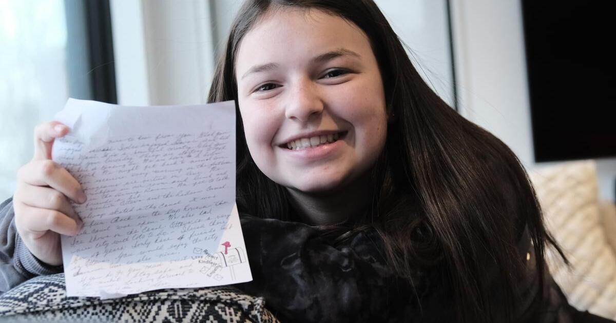 Toronto seniors and young teens become pandemic pen pals