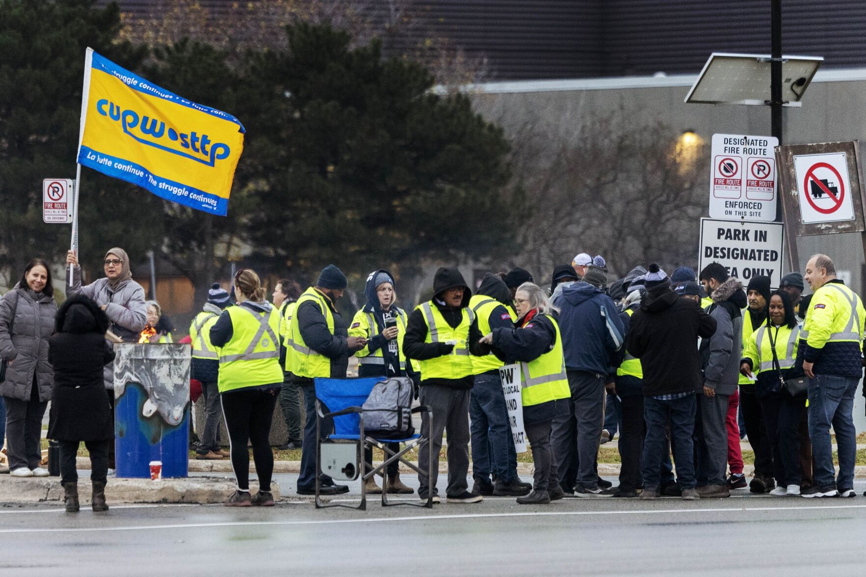 Canada Post workers go on strike ahead of holiday season