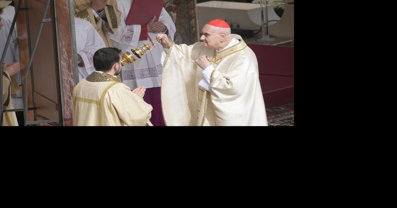 Pope Francis emerges from convalescence on Easter, delights crowd with ...