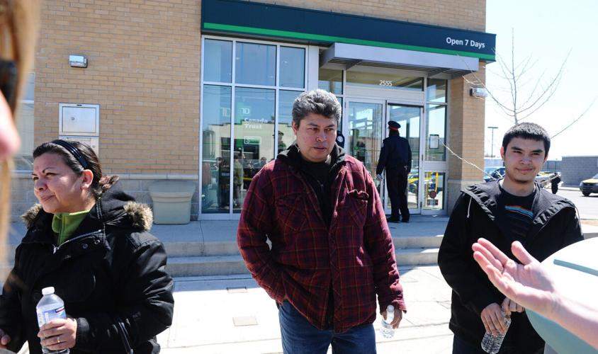 Two shot by Toronto bank robbers after customer challenges gunmen