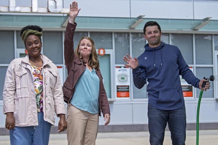 Odd couple: Mayfield, rocker Alice Cooper team for TV spot