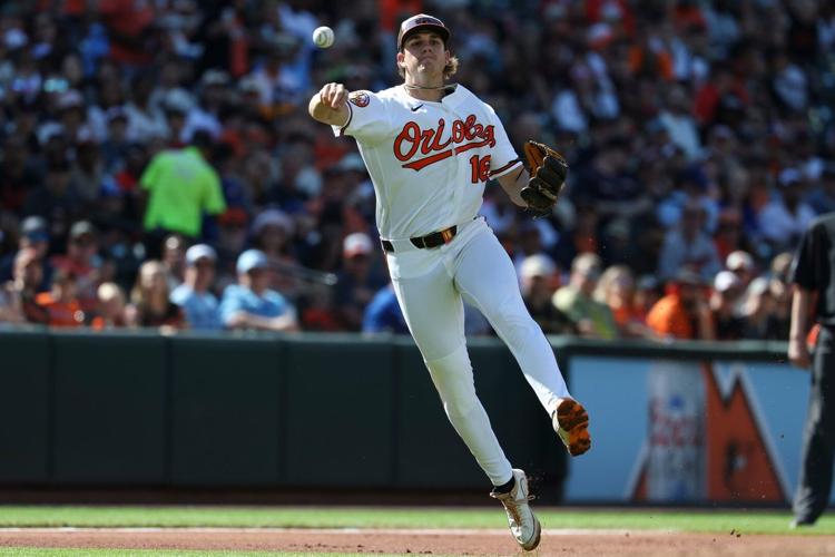 Orioles score five runs in ninth to stun Blue Jays 6-5