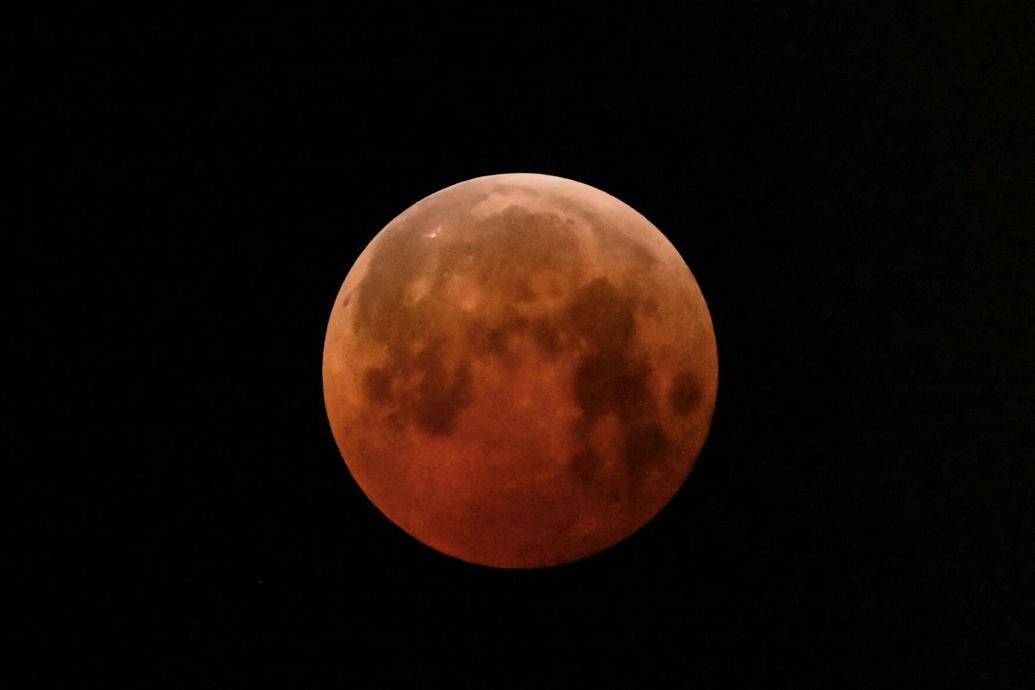 Photos: ‘Blood moon’ lunar eclipse visible in Toronto