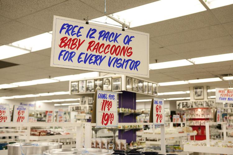Honest Ed’s sign painters keeps tradition alive