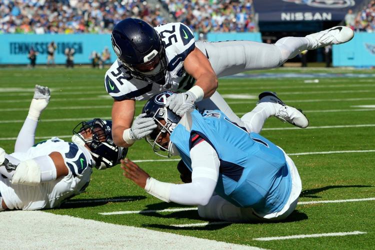 Sam Darnold throws for 244 yards 2 TDs as Seahawks beat the Titans 30-24