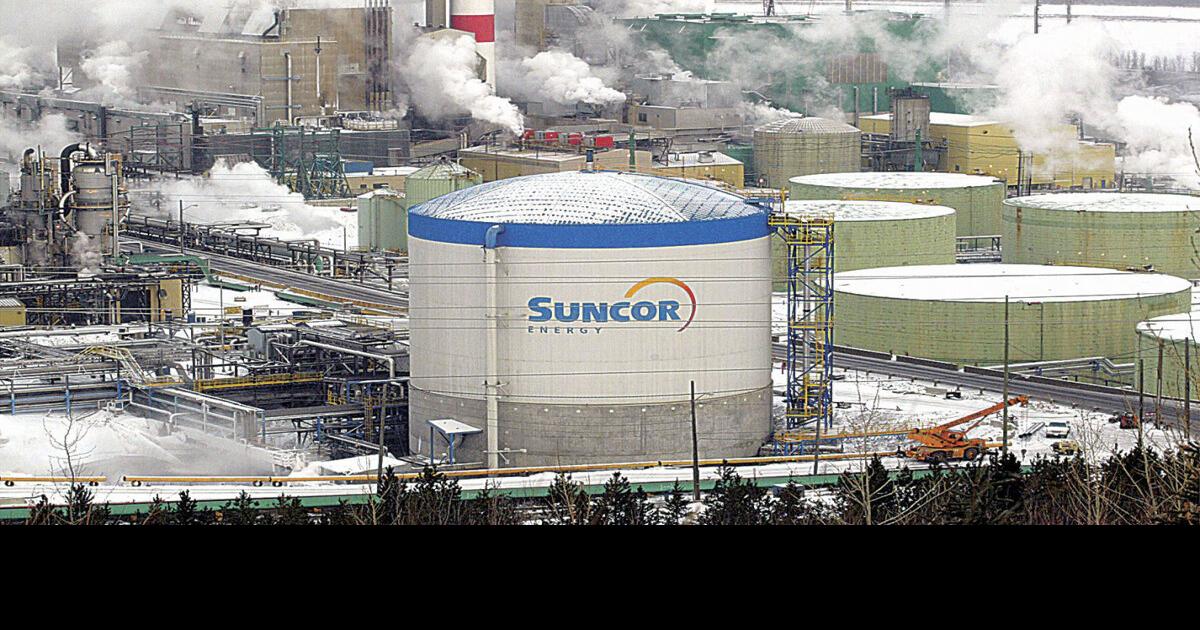 Suncor boosts dividend, announces buyback