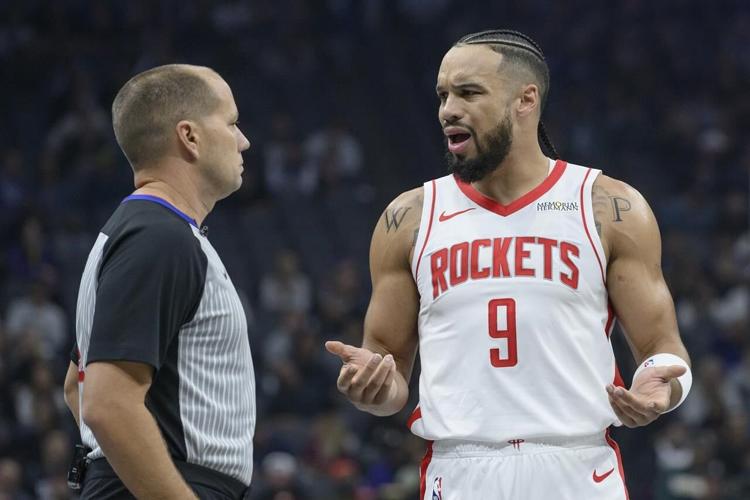 The Kings make 15 straight shots to beat the Rockets 120-111