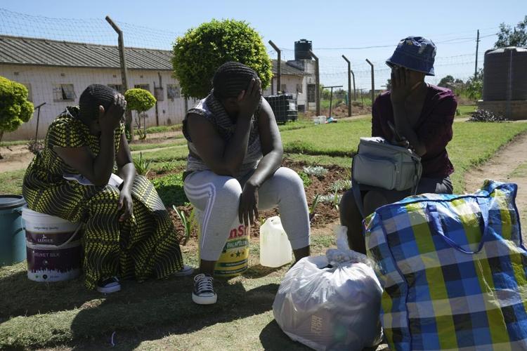 Zimbabwe frees prisoners, including those sentenced to death, in an ...