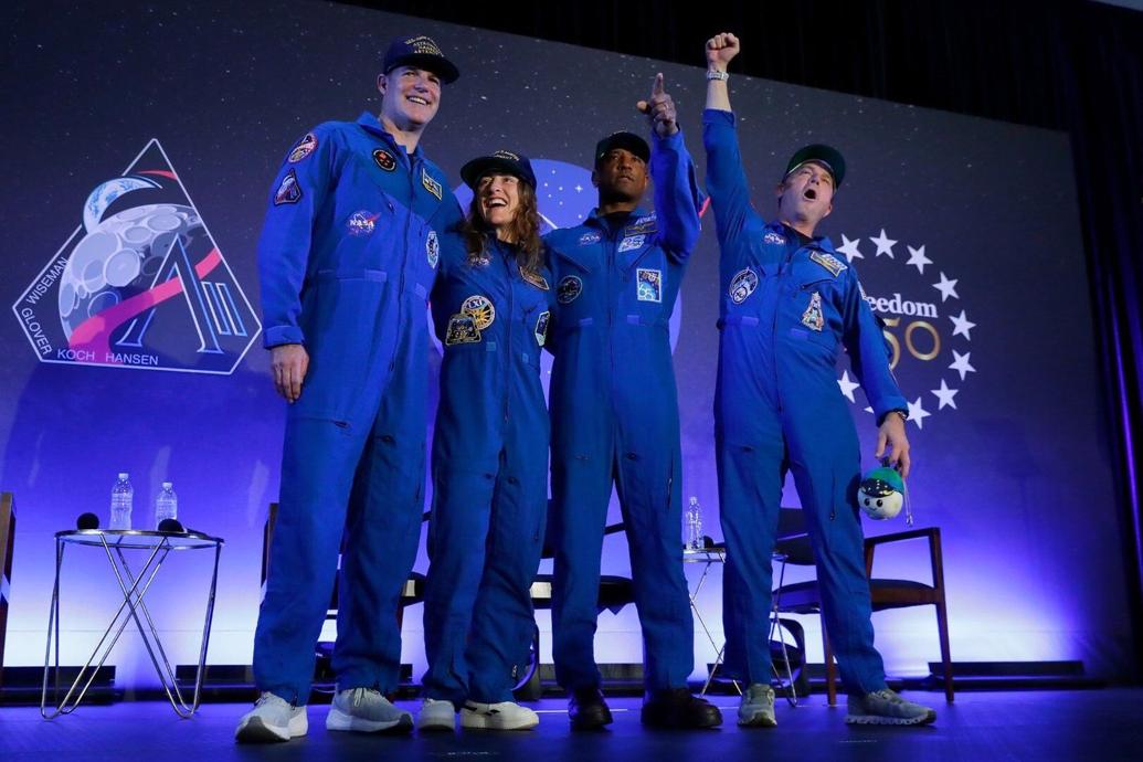 Canadian astronaut Jeremy Hansen and NASA crewmates reflect on historic ...