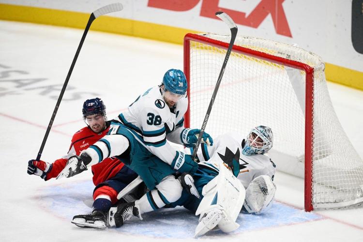 Sharks' 3-goal second period keys 3-2 victory over Capitals