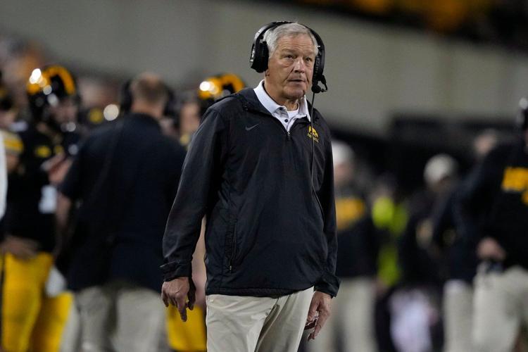 Mark Gronowski leads Iowa rally past Penn State, 25-24