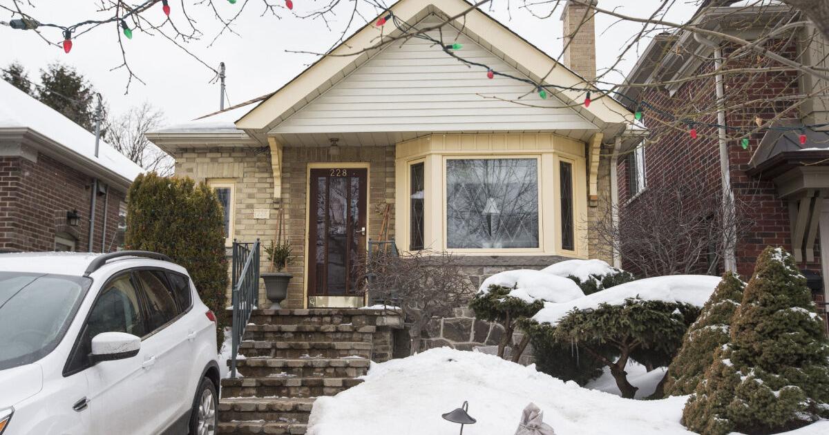 Average price for Toronto detached house passes $1M in February