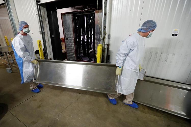 AP Exclusive: Chicago morgue coping despite surge in deaths