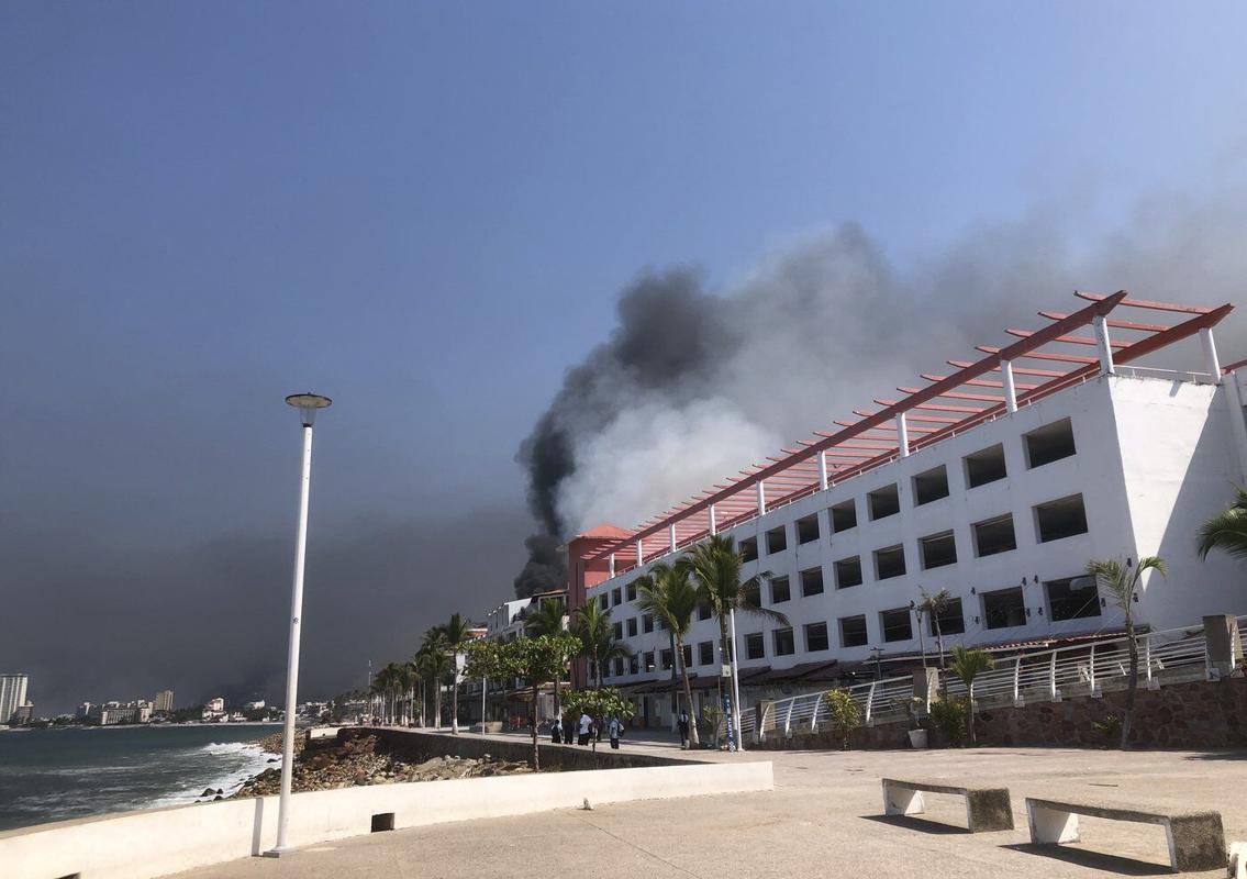 Canadian tourists sheltering in place in Mexico recount burnt-out cars ...