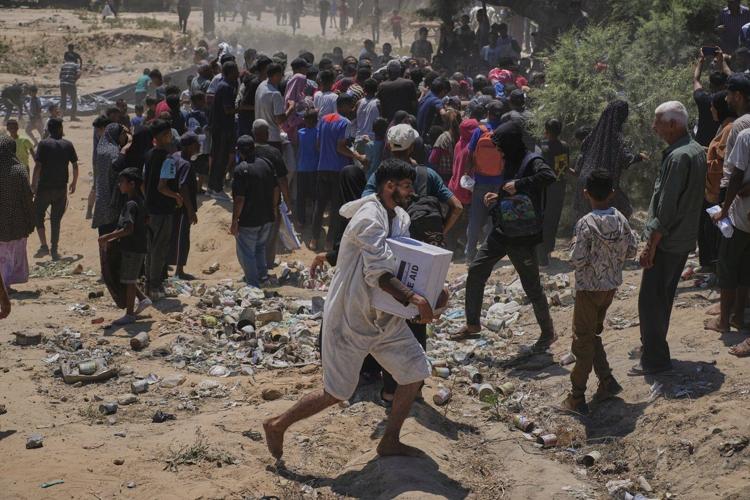 Photos show Palestinians pursuing food aid after the latest air drops ...