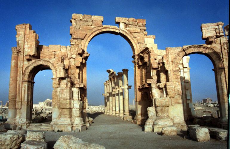 2,000-year-old Syrian arch destroyed by Daesh recreated in Trafalgar Square