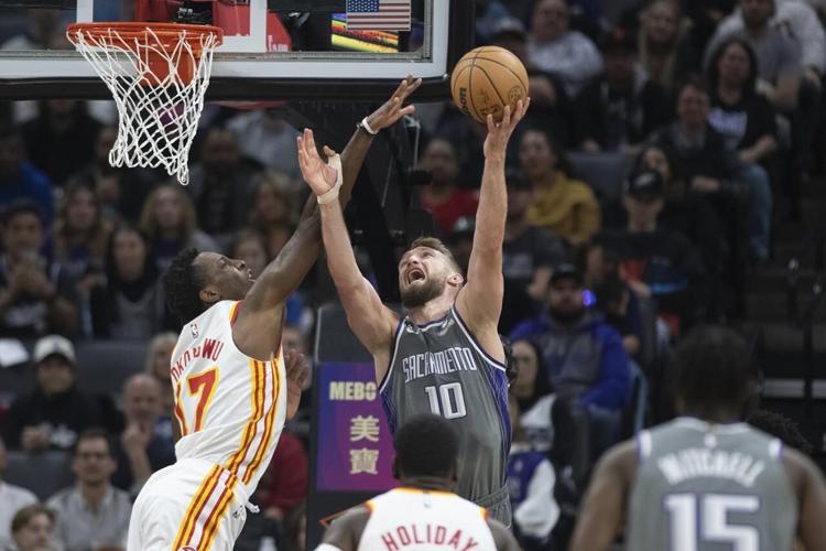 Hunter, Collins star as Hawks beat Kings 120-117