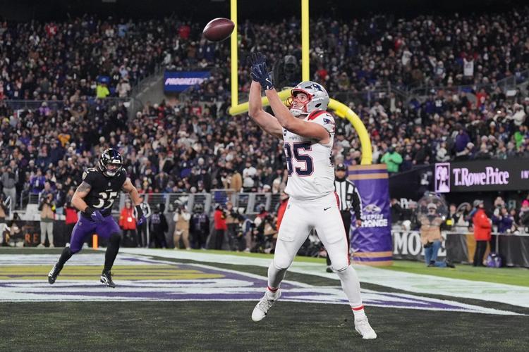 Fantasy plays: Players to start and sit for NFL Week 17