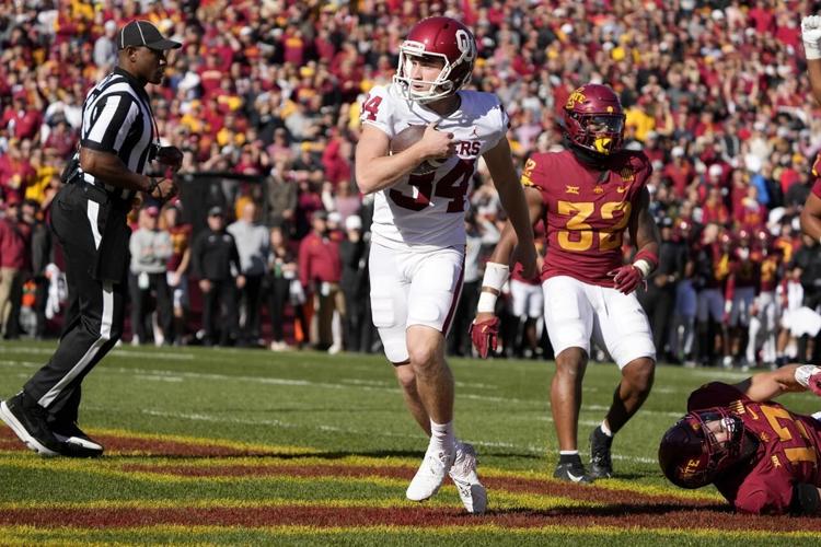 Oklahoma uses trickery, defense to beat Iowa State, 27-13