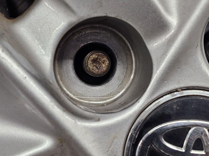 Changing tires: Are wheel nuts interchangeable? It depends
