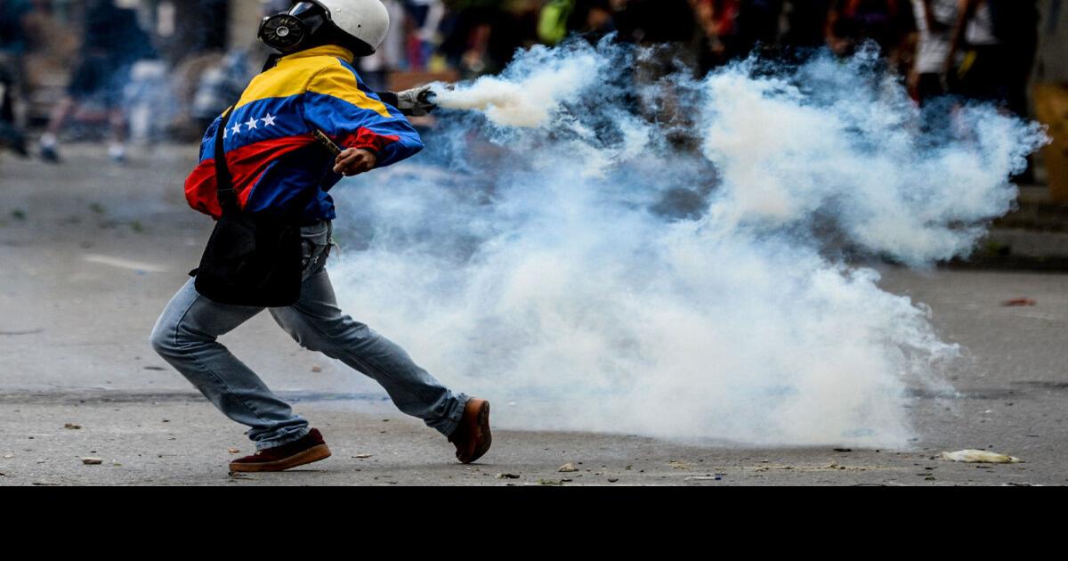 Death toll in Venezuela civil unrest hits 100