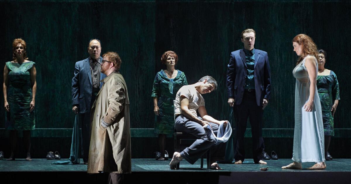 The singular saga of Pyramus and Thisbe: review