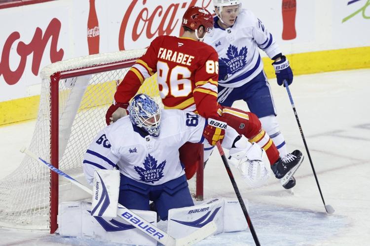 Nylander nets three points to lead Maple Leafs to 4-2 win over Flames