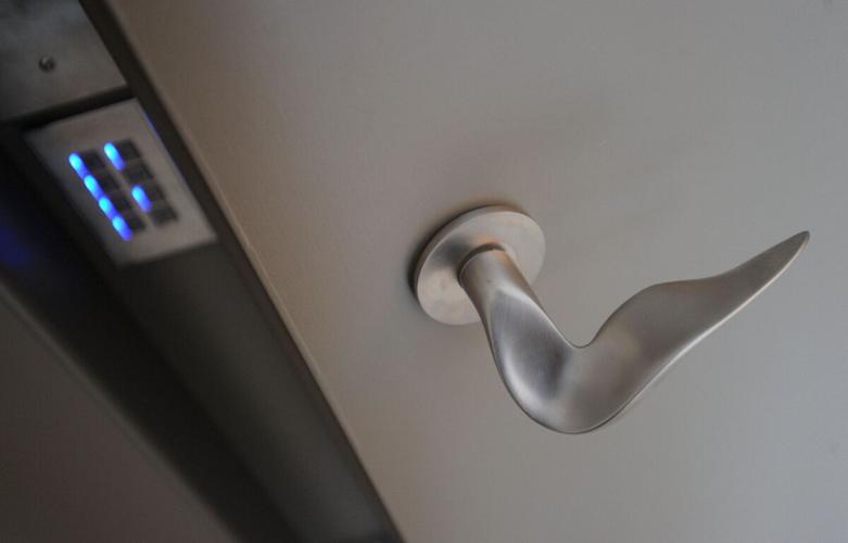 Pickering considers calling for Vancouver-style doorknob ban