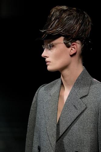 Prada gives new meaning to bows and aprons, historic elements of women ...