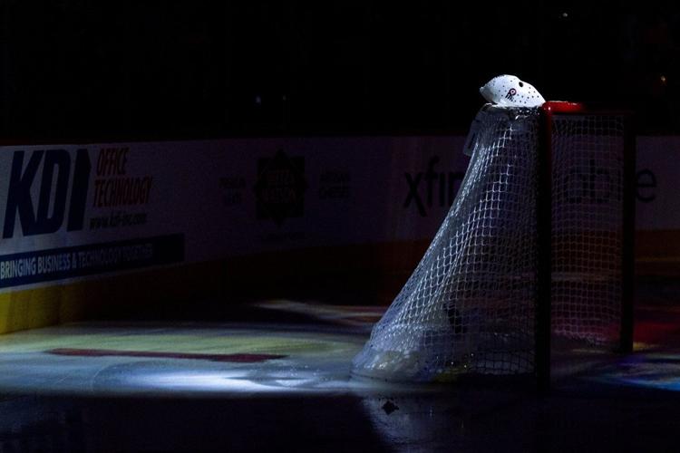 Flyers honor late former goalie great Bernie Parent