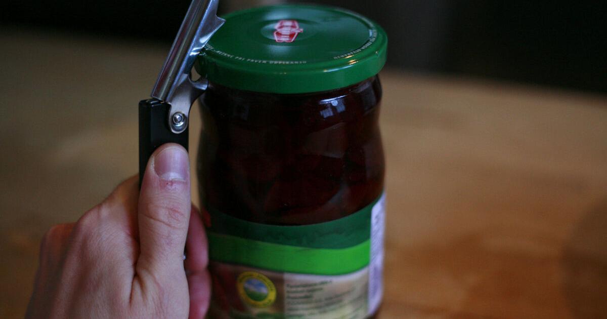 Smarter ways to open a stuck jar lid