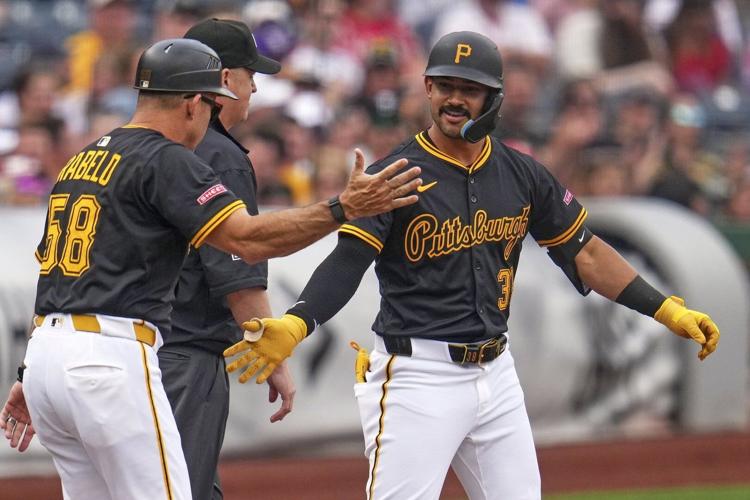 Henry Davis' second home run in as many days lifts Pirates to a 2-1 ...