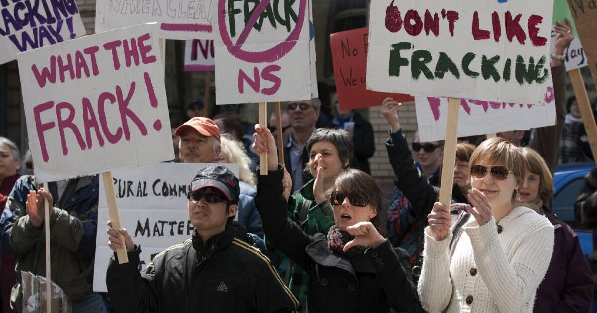 Shale gas ‘fracking’ halted in UK amid earthquake fears