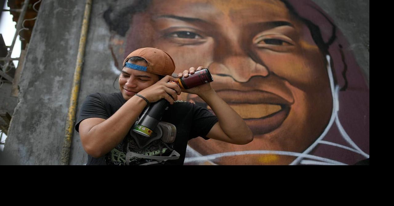 AP PHOTOS: Venezuelan street artist seeks to inspire