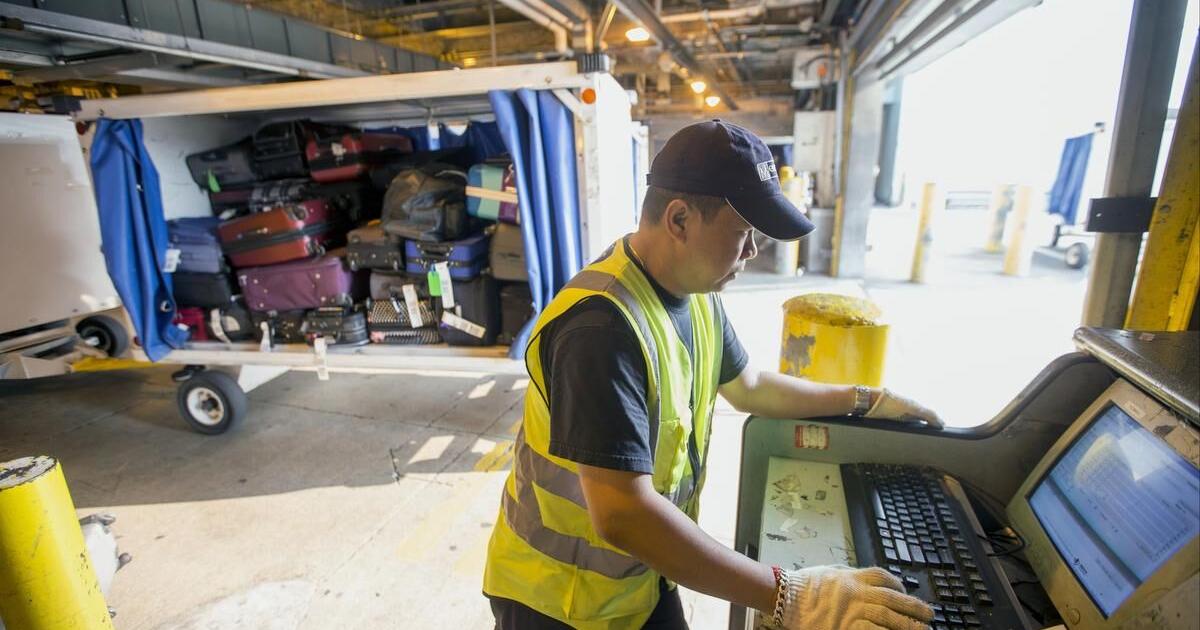 Ontario’s minimum wage is frozen at $14. Could Ottawa set its own?
