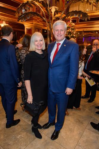 Stephen Harper fundraises for family therapy in Israel