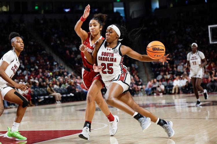Edwards leads way with 25 as No. 3 South Carolina wins 24th straight ...