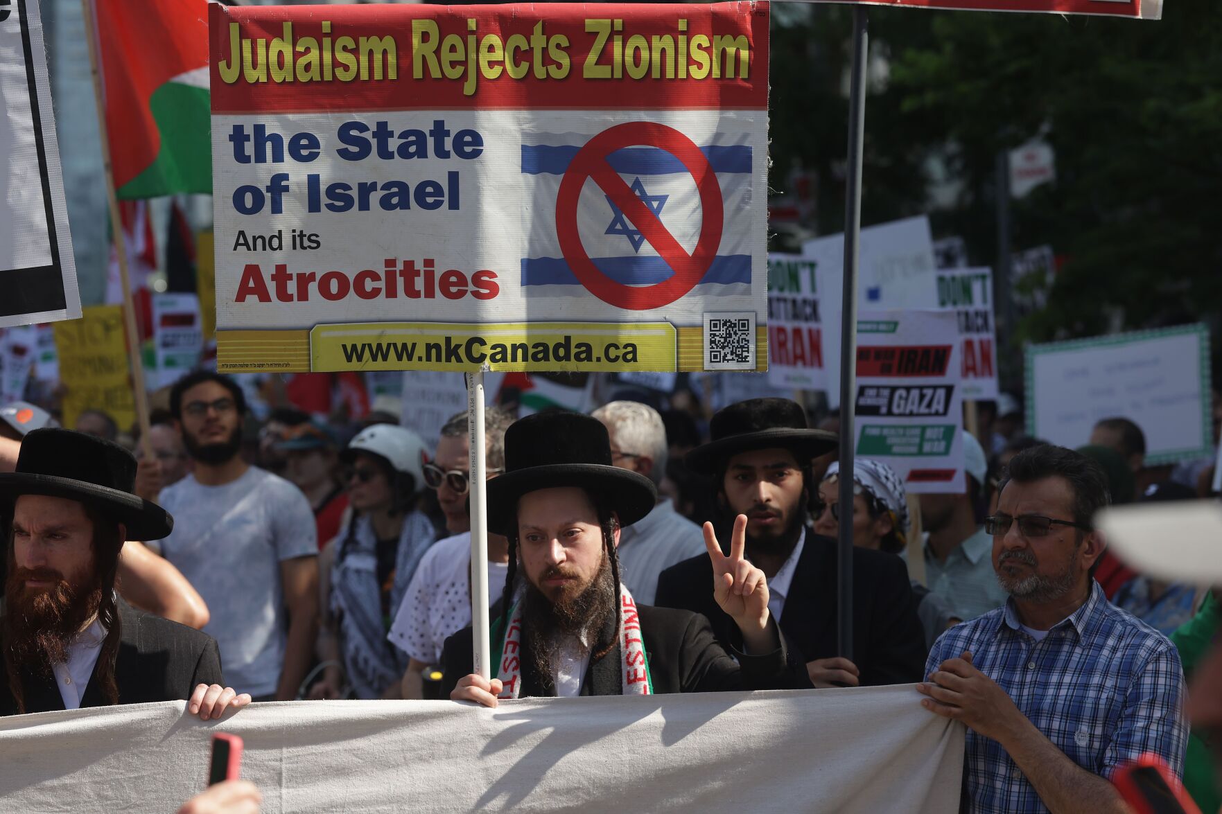Hundreds gather in Toronto to protest Israel-Iran war