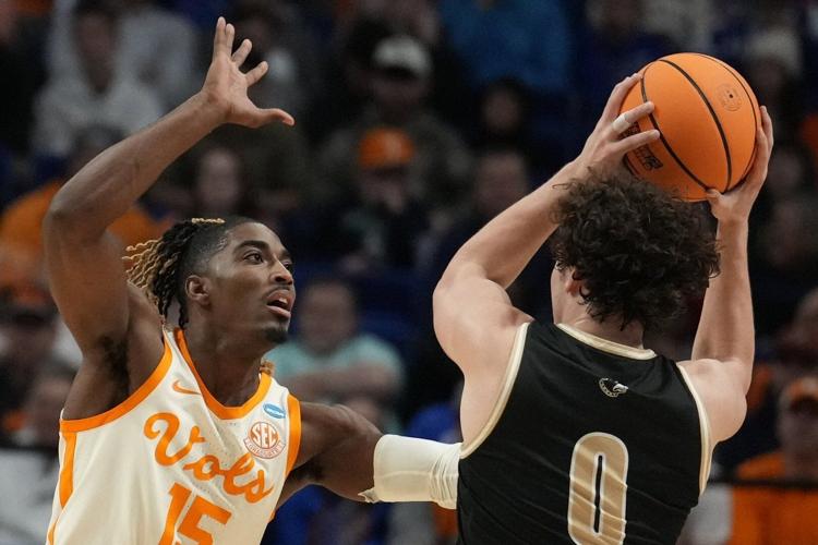 Not 1 but 2: Tennessee has pair of nation's top defenders for March Madness