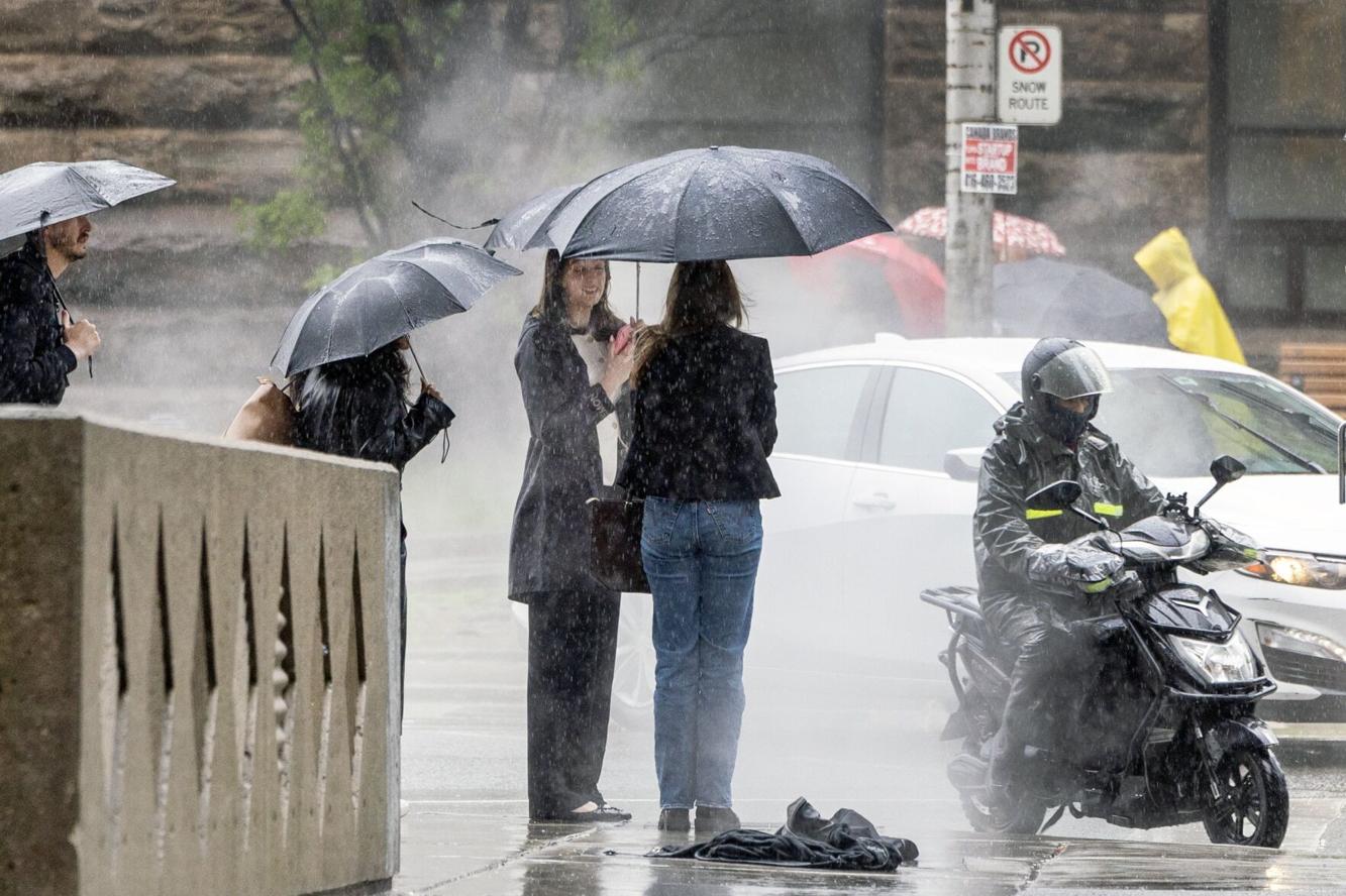 Toronto rainfall warning downgraded, drizzle to continue